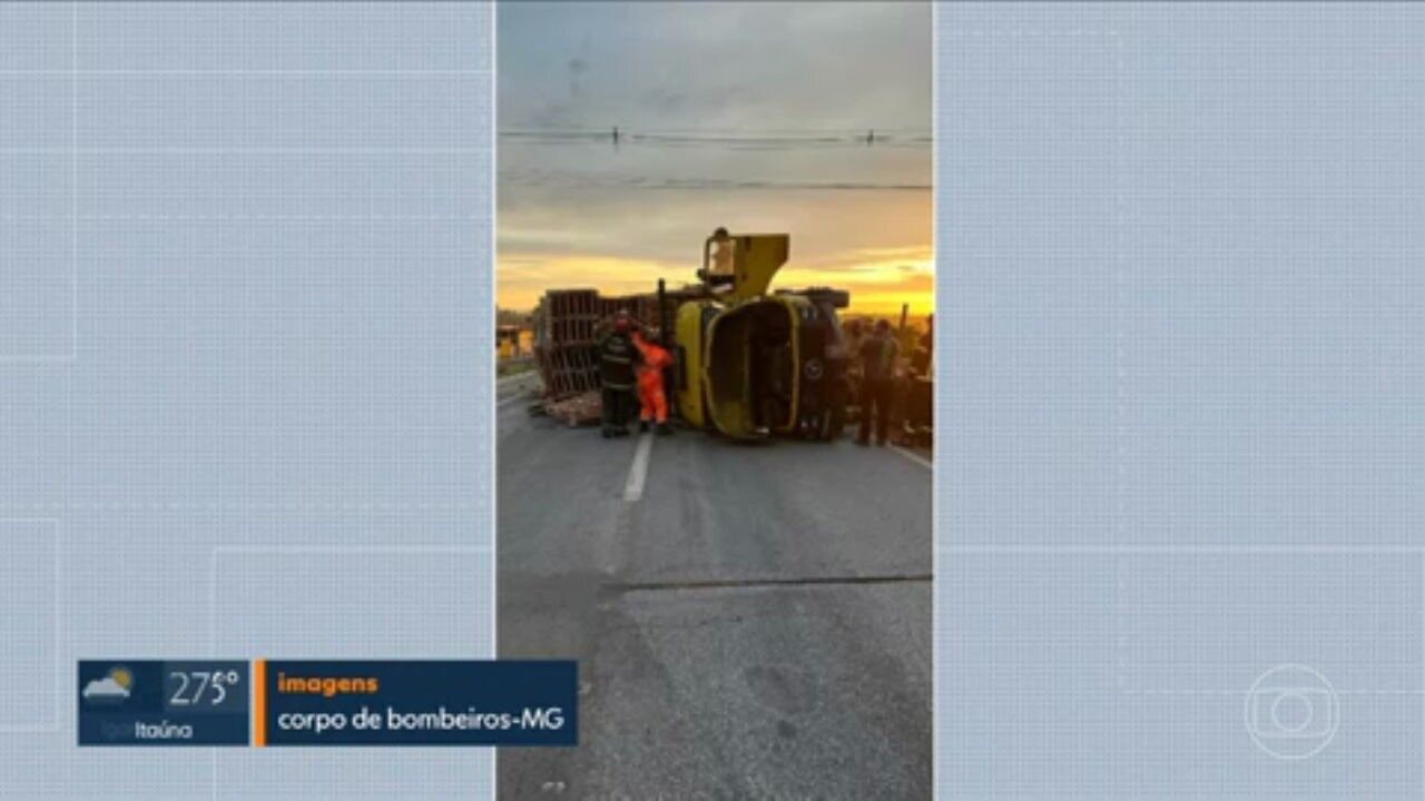 Acidente entre carreta dos Correios e caminhão com pallets mata uma pessoa em Mateus Leme; FOTOS ...