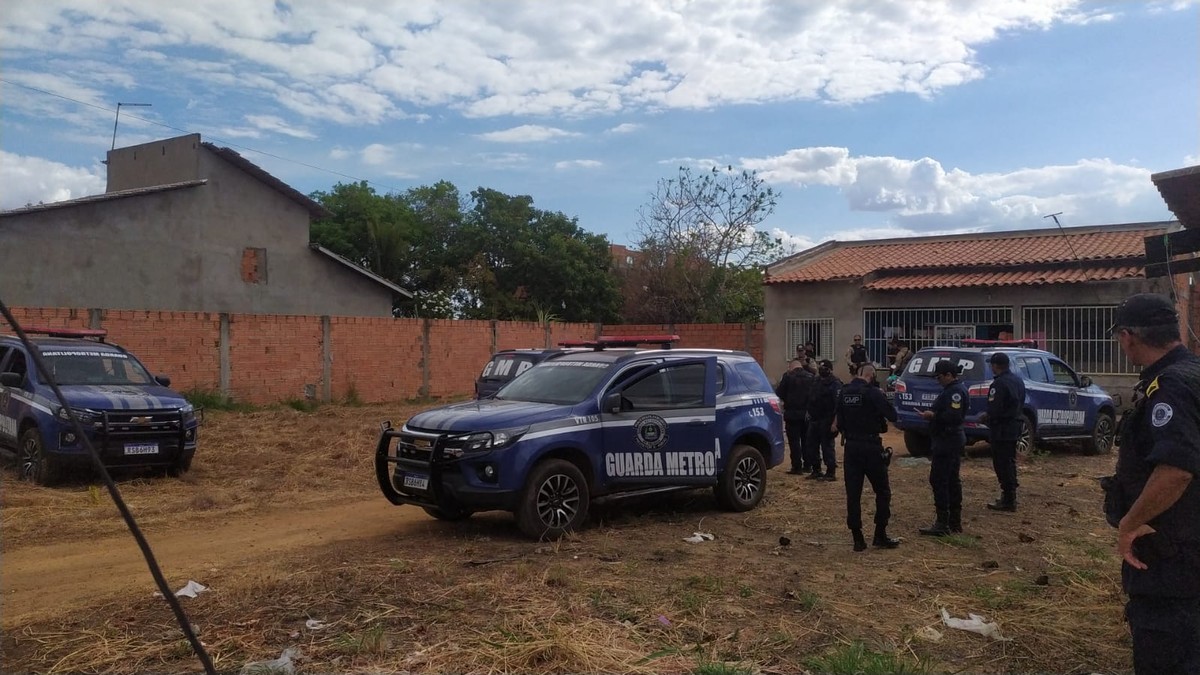 Quatro Homens São Presos E Um Menor é Apreendido Por Suspeita De
