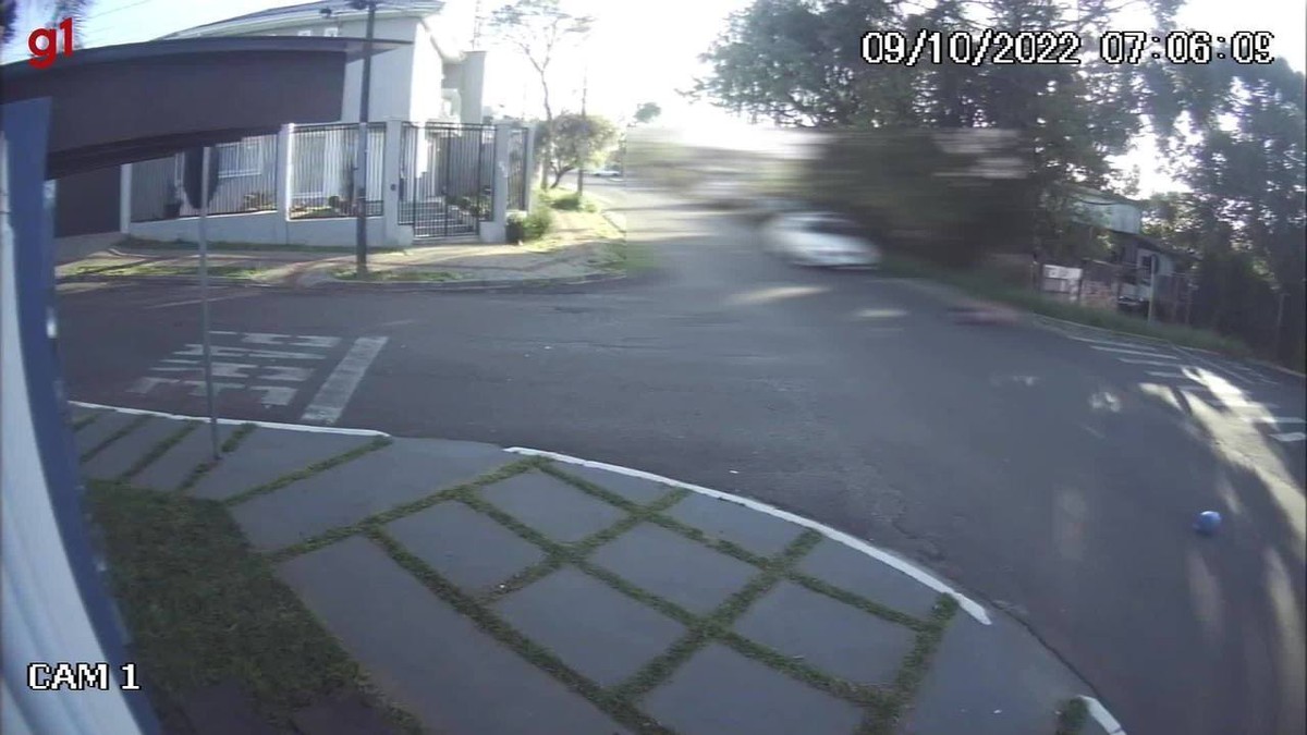 Motorista de carro na contramão atropela idosa e foge sem prestar socorro, em Guarapuava; VÍDEO ...