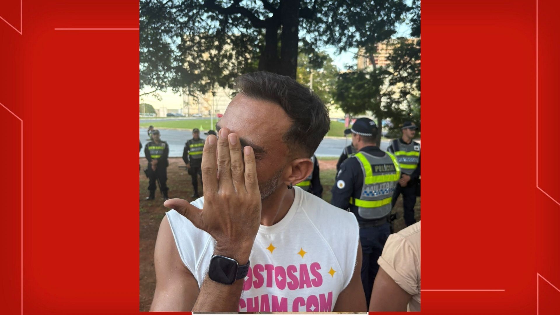 Policial militar joga spray de pimenta no rosto de deputado distrital | G1