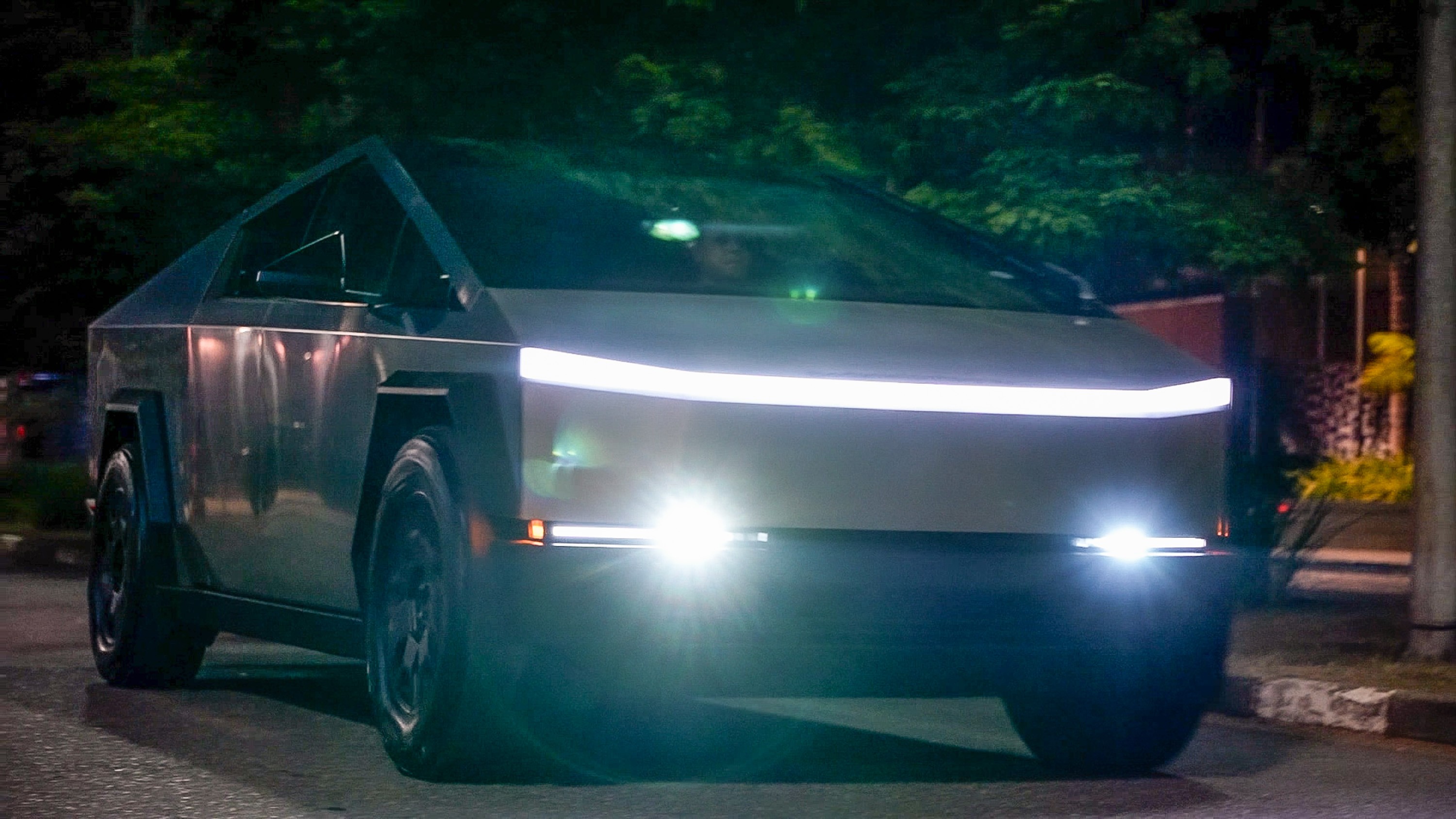 Cybertruck: veja como é o modelo da Tesla que explodiu em hotel de ...