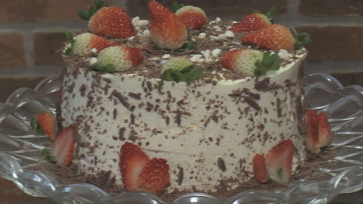 Aprenda A Preparar Uma Receita De Torta Trufada De Morango Receitas