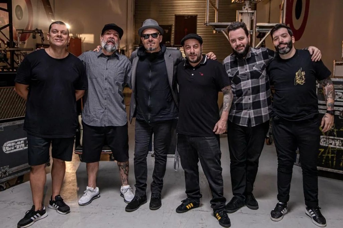 'Carga de emoção muito grande', diz vocalista do CPM 22 sobre retorno a ...