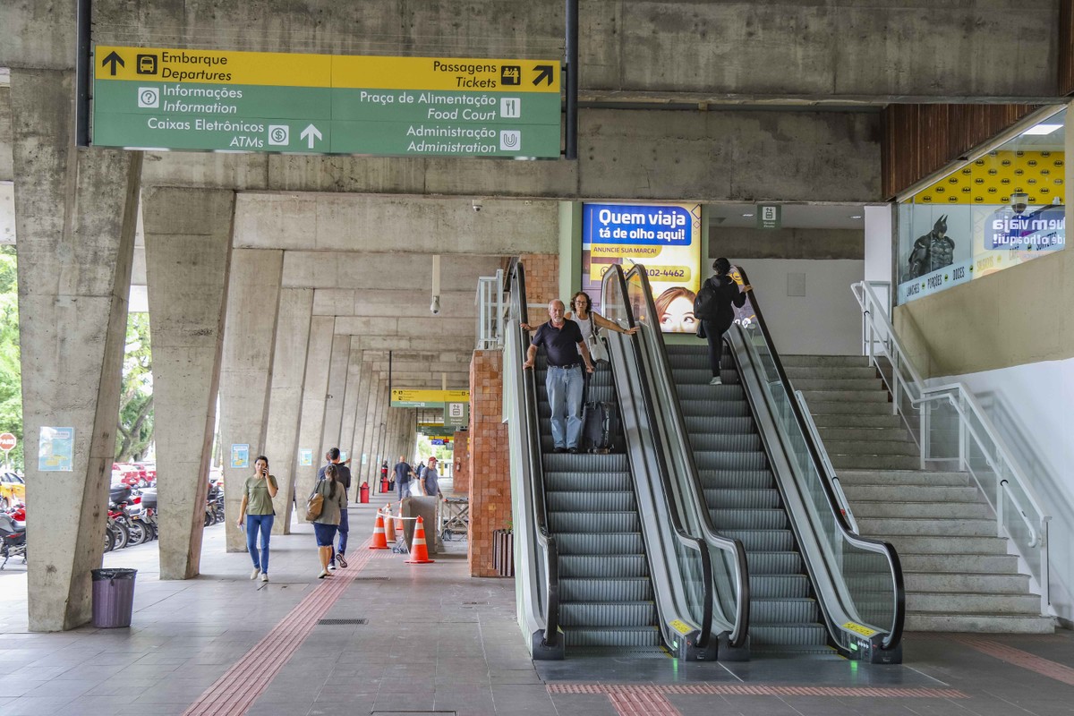 Mais de 90 mil devem embarcar na Rodoviária de Curitiba neste fim de ...