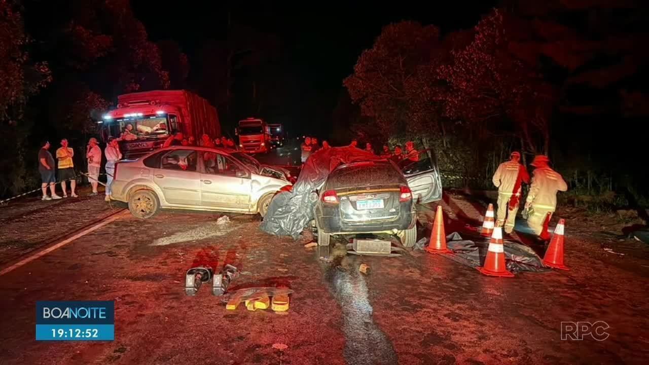 Quatro pessoas morrem em acidente entre dois carros na PR-466, em Pitanga | Campos Gerais e Sul | G1