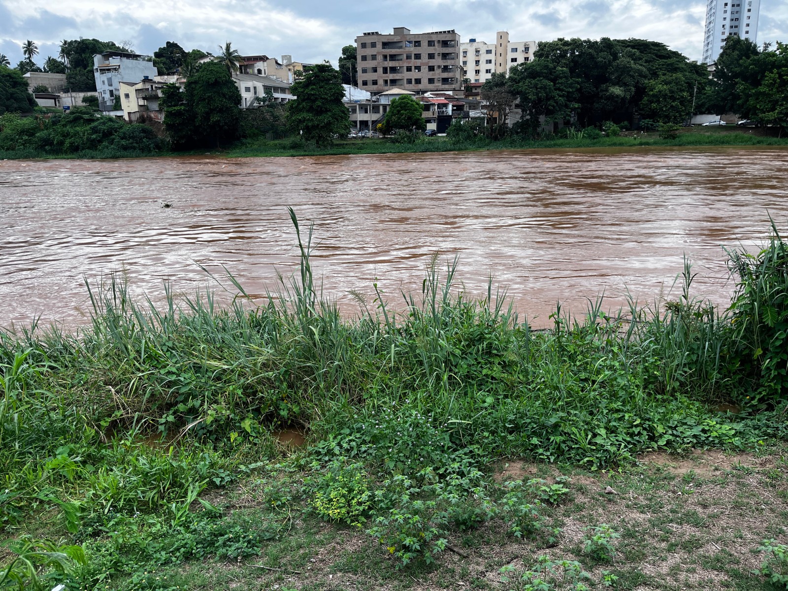 Rio Doce pode atingir cota de alerta em Governador Valadares | G1