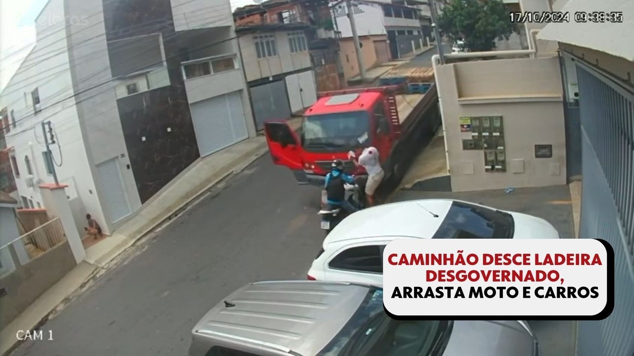 VÍDEO: caminhão desce ladeira desgovernado, atropela motociclista e bate em carros no ES