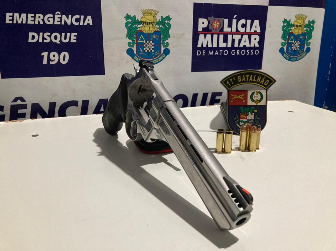 Polícia apreende revólver e munições após disparos; homem foi detido ...