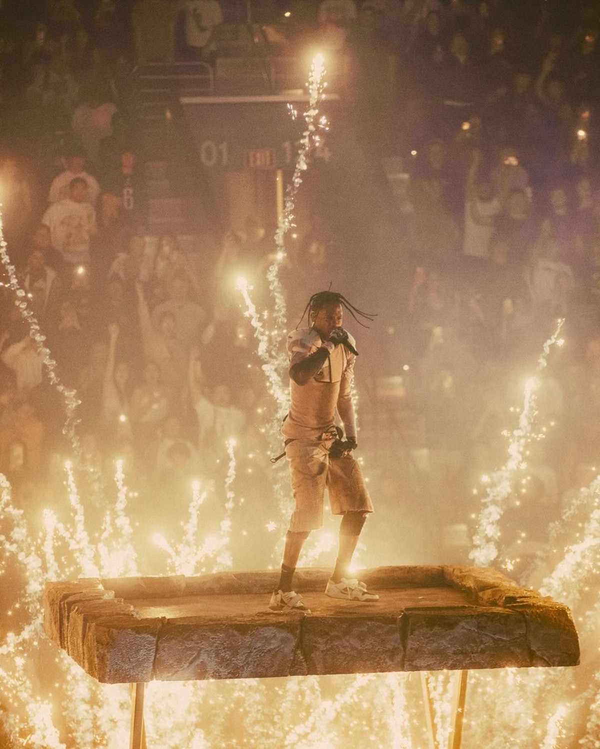 Travis Scott faz show 'seguro' e conta com energia do público para ...