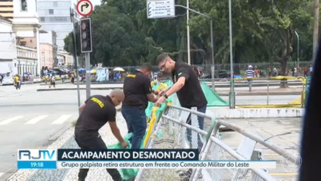 Bolsonaristas desmontam acampamento golpista no Rio | G1
