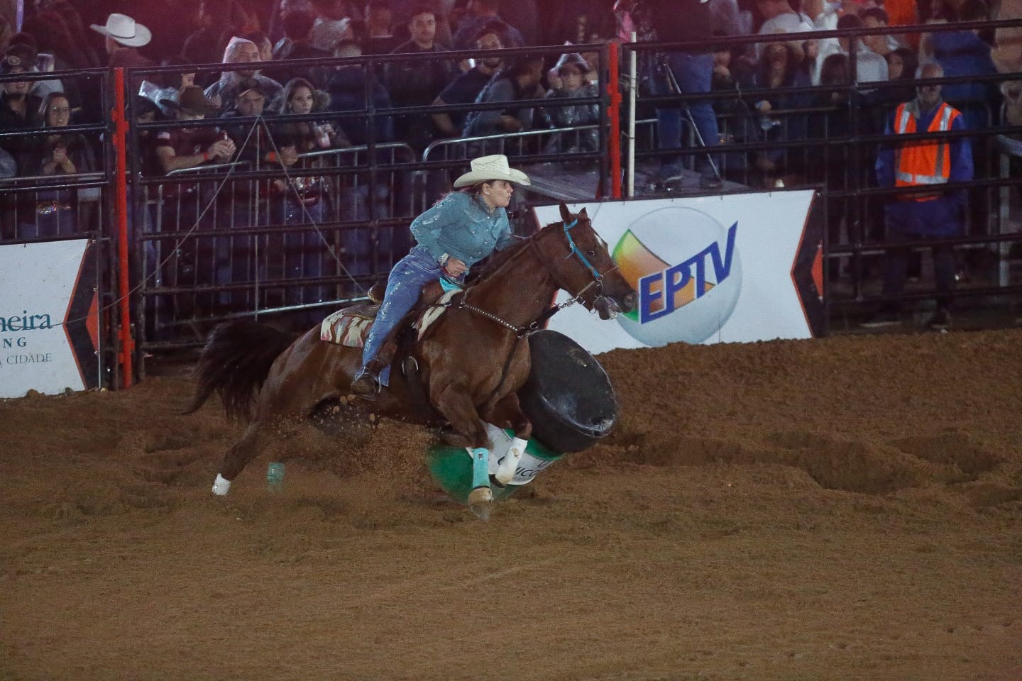 Terceira noite do Limeira Rodeo tem provas dos três tambores feminina e ...