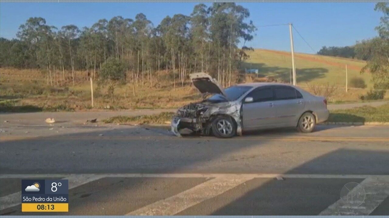 Batida entre dois carros deixa nove pessoas feridas na MGC-267, no trevo que liga Serrania a ...