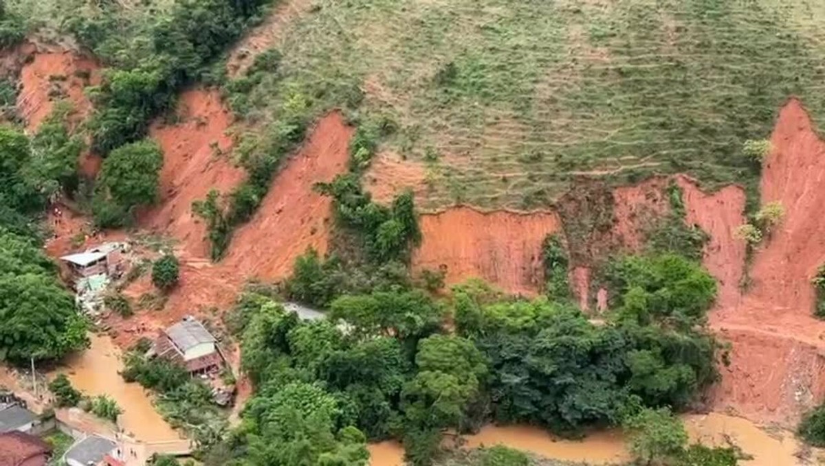 Veja a destruição causada por deslizamento de encosta em Antônio Dias ...