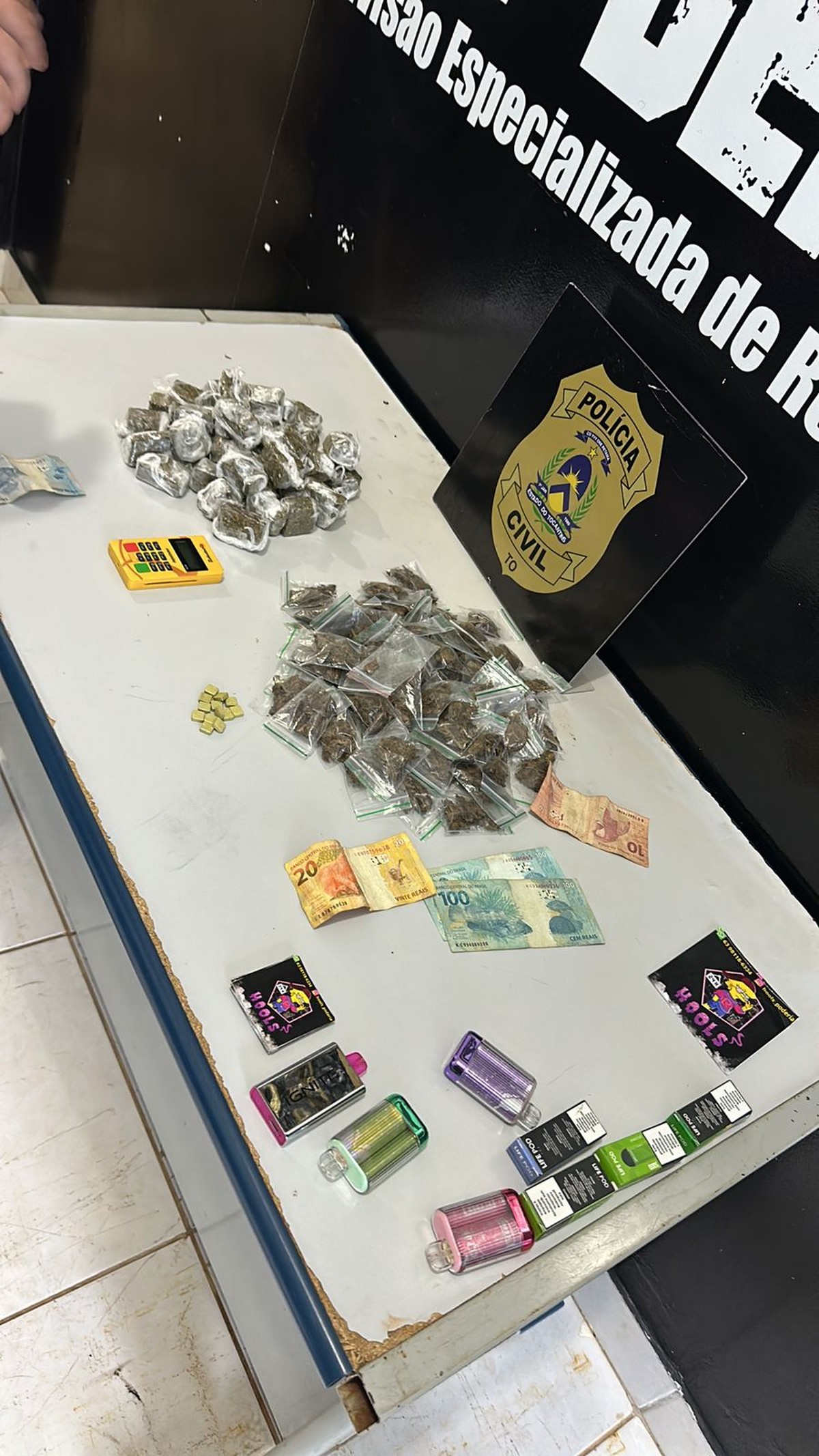 Motorista De Aplicativo Suspeito De Tráfico é Flagrado Vendendo Drogas