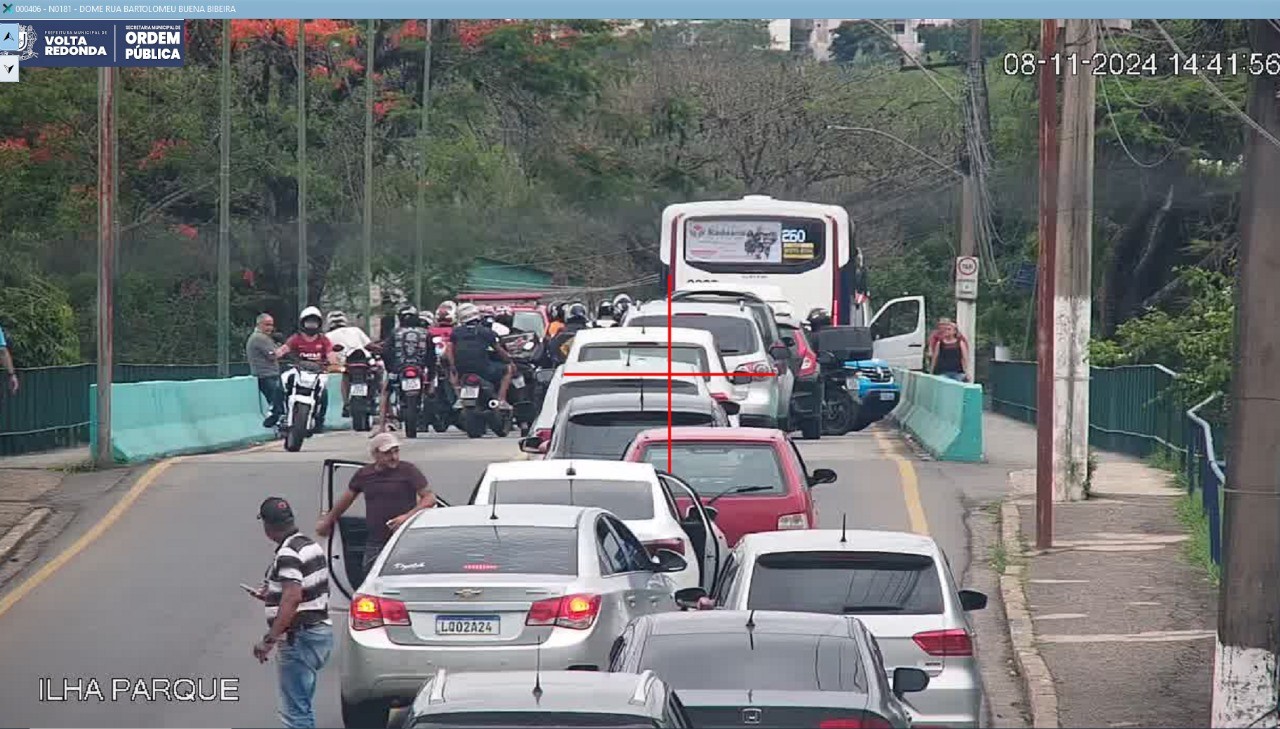 Acidente envolvendo três carros deixa uma pessoa ferida em Volta Redonda | Sul do Rio e Costa ...