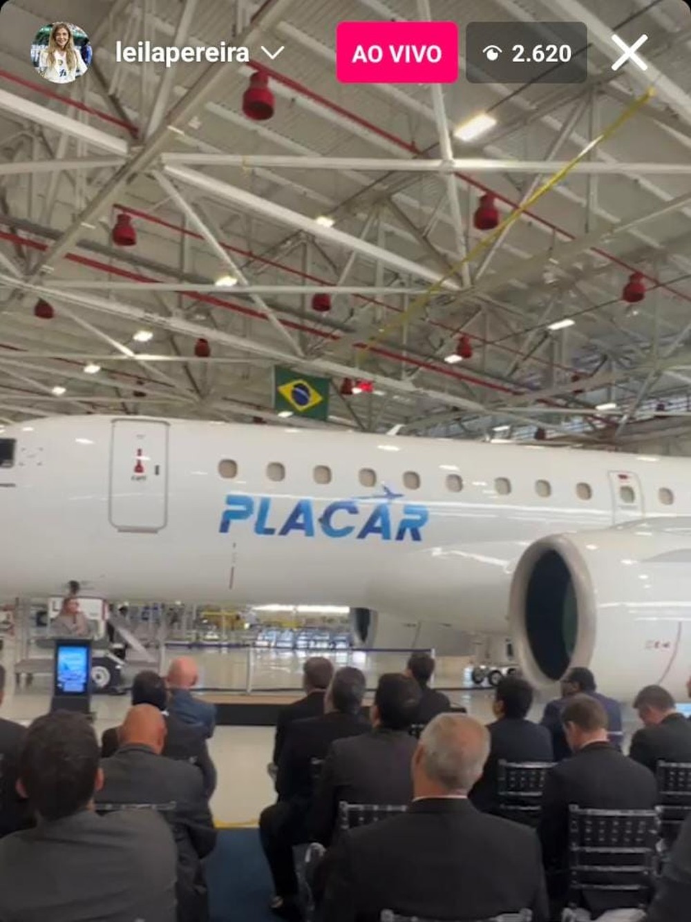 Leila Pereira recebe avião da Embraer que será usado pelo Palmeiras ...