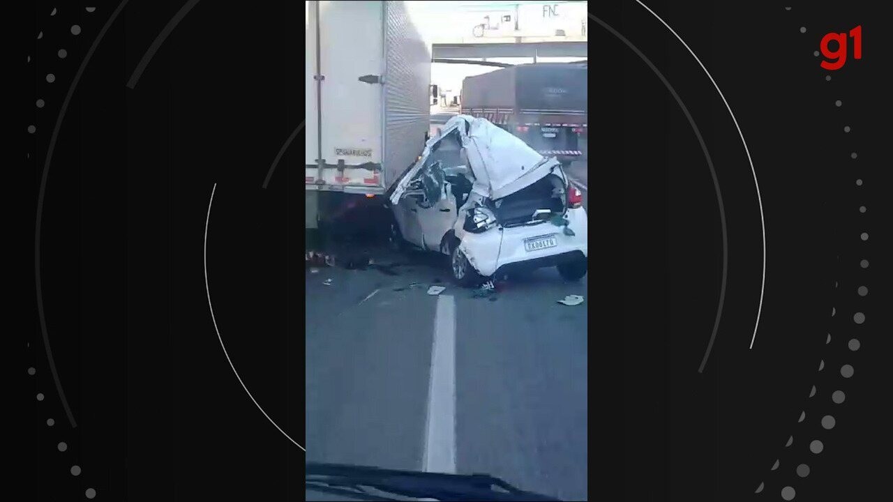 Motorista morre em acidente entre carro e carreta na Rodovia Presidente Dutra, no RJ | Rio de ...