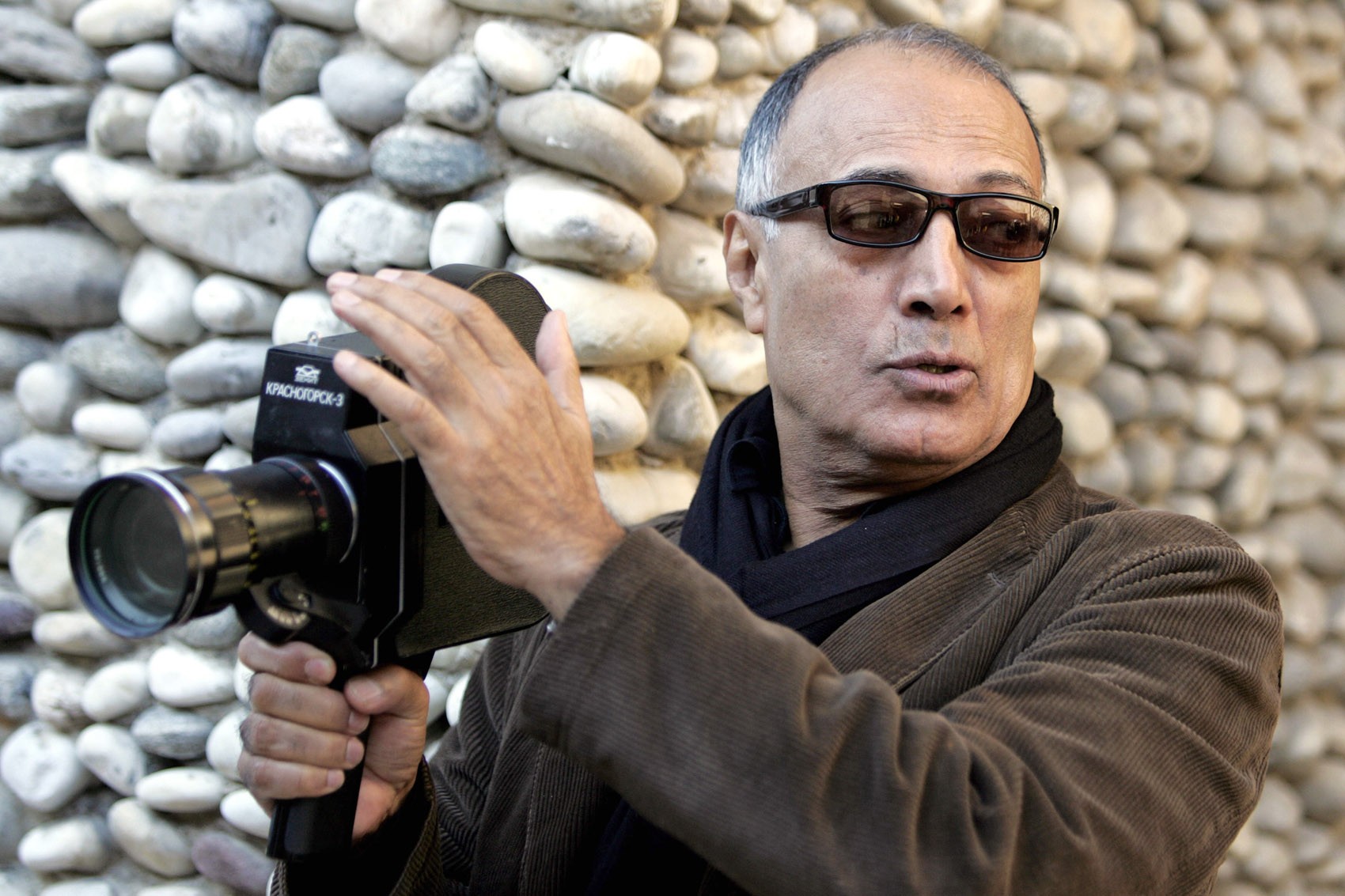 Quem foi Abbas Kiarostami, cineasta que Irã diz que teve casa atacada ...