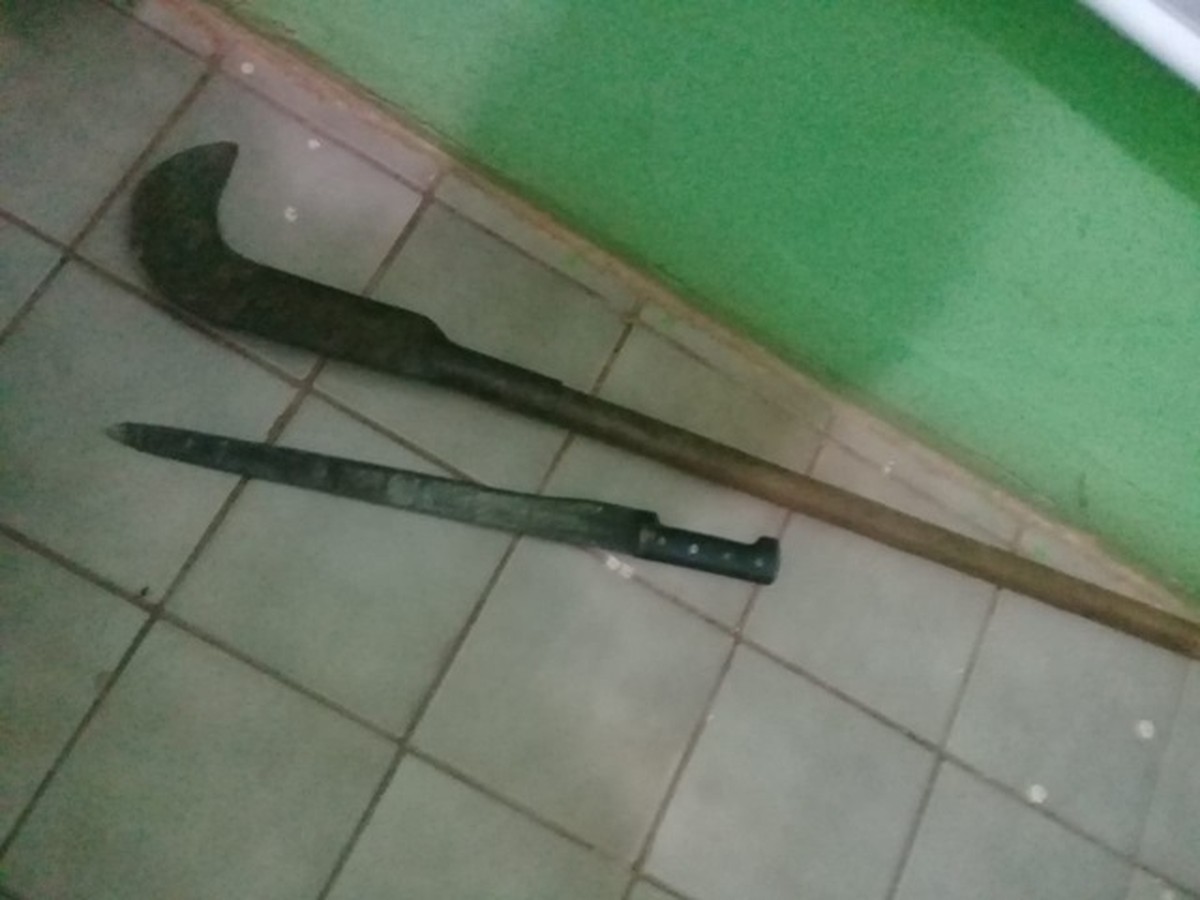 Homem decepa a mão de primo com foice em briga durante festa no Sul do ...