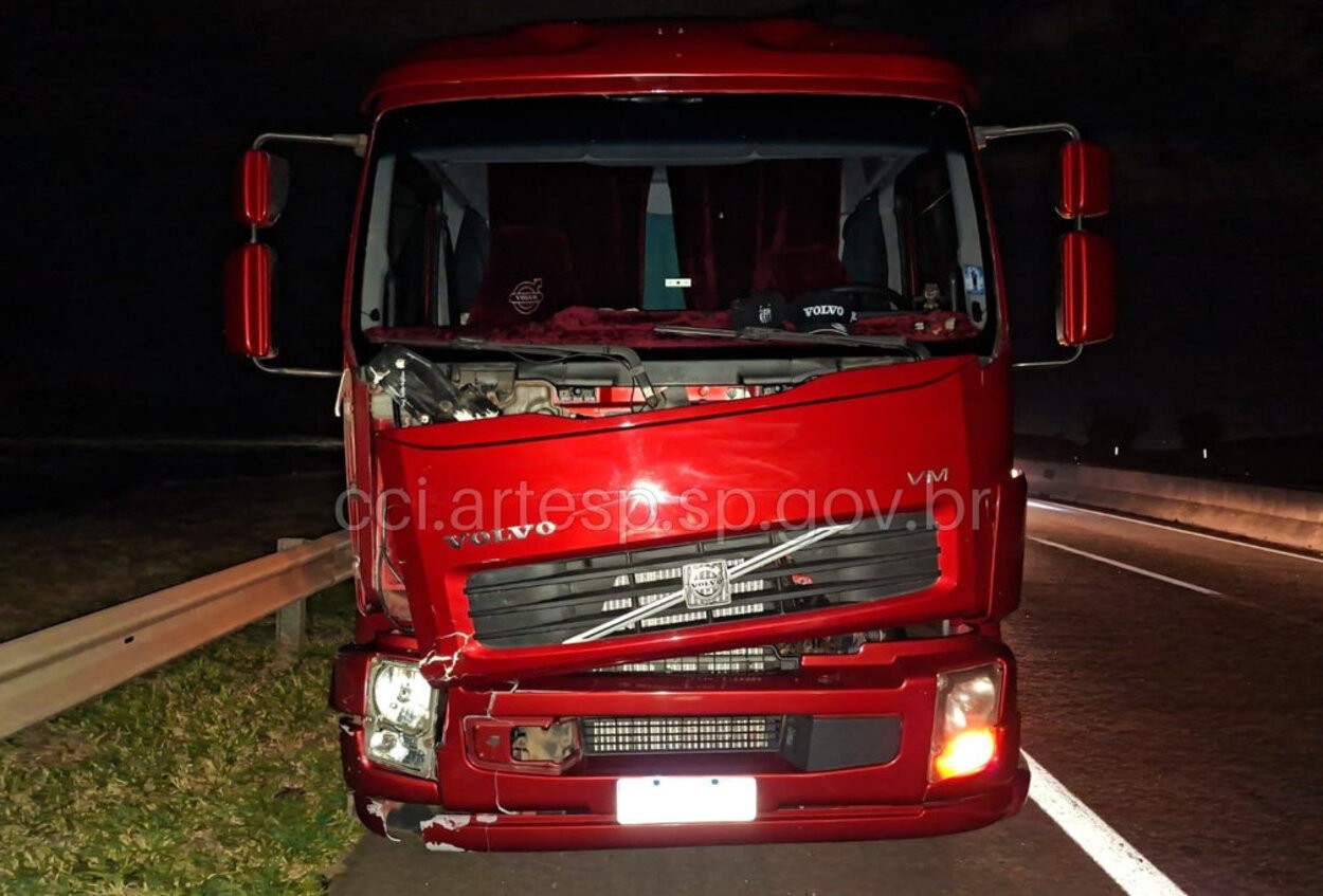 Ciclista morre atropelado por caminhão na Rodovia Anhanguera em Porto Ferreira