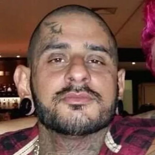 Quem é o homem conhecido como 'Diabão', que faz mudanças corporais há ...