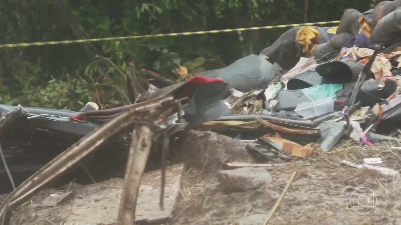 No Paraná, 9 pessoas morrem em acidente com uma van que transportava ...