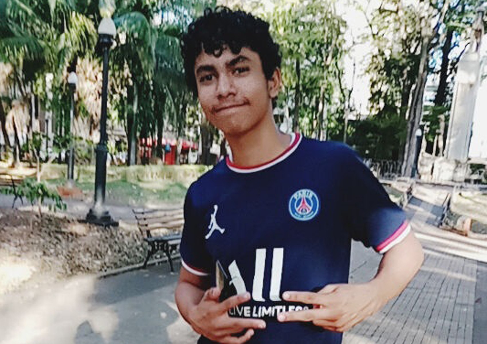 Mãe espera achar filho sumido após agressão por celular em SP