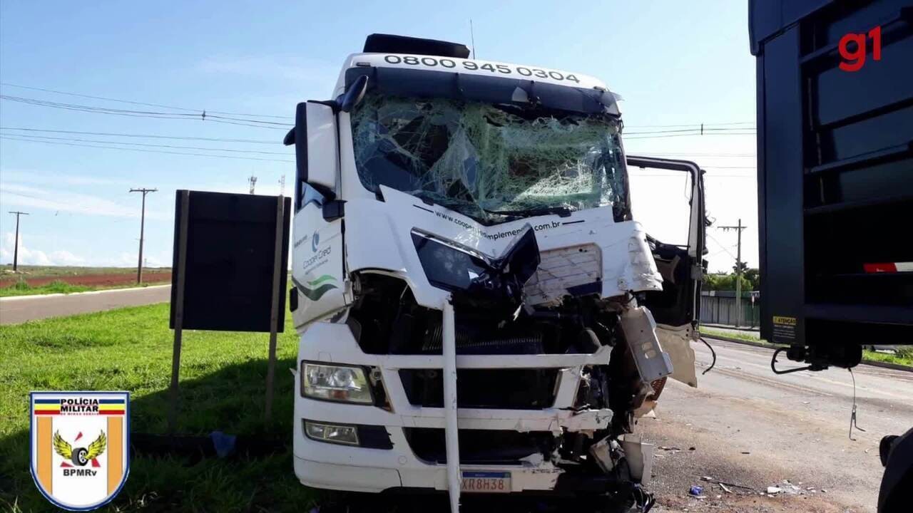 VÍDEO: Batida entre caminhões deixa motorista morto em Serra do Salitre | Triângulo Mineiro | G1