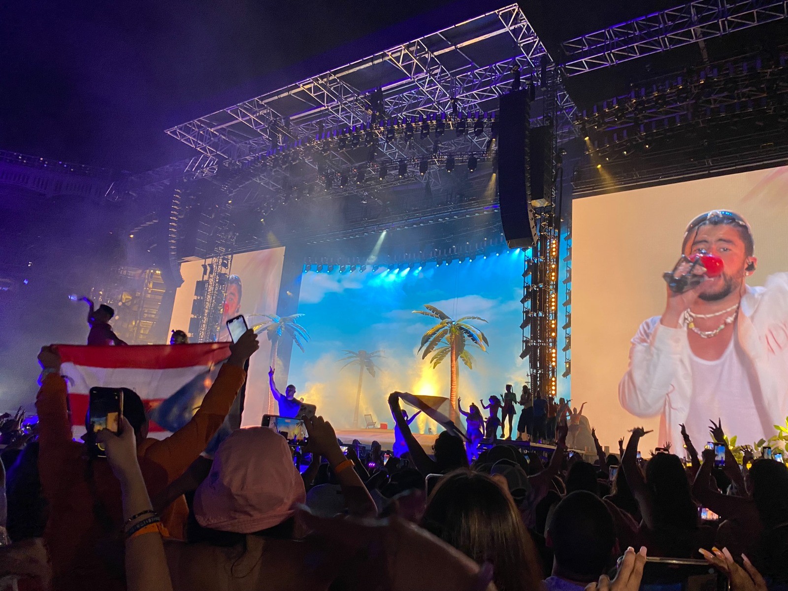 Bad Bunny mostra a força de reggaeton global com show para 50 mil fãs ...