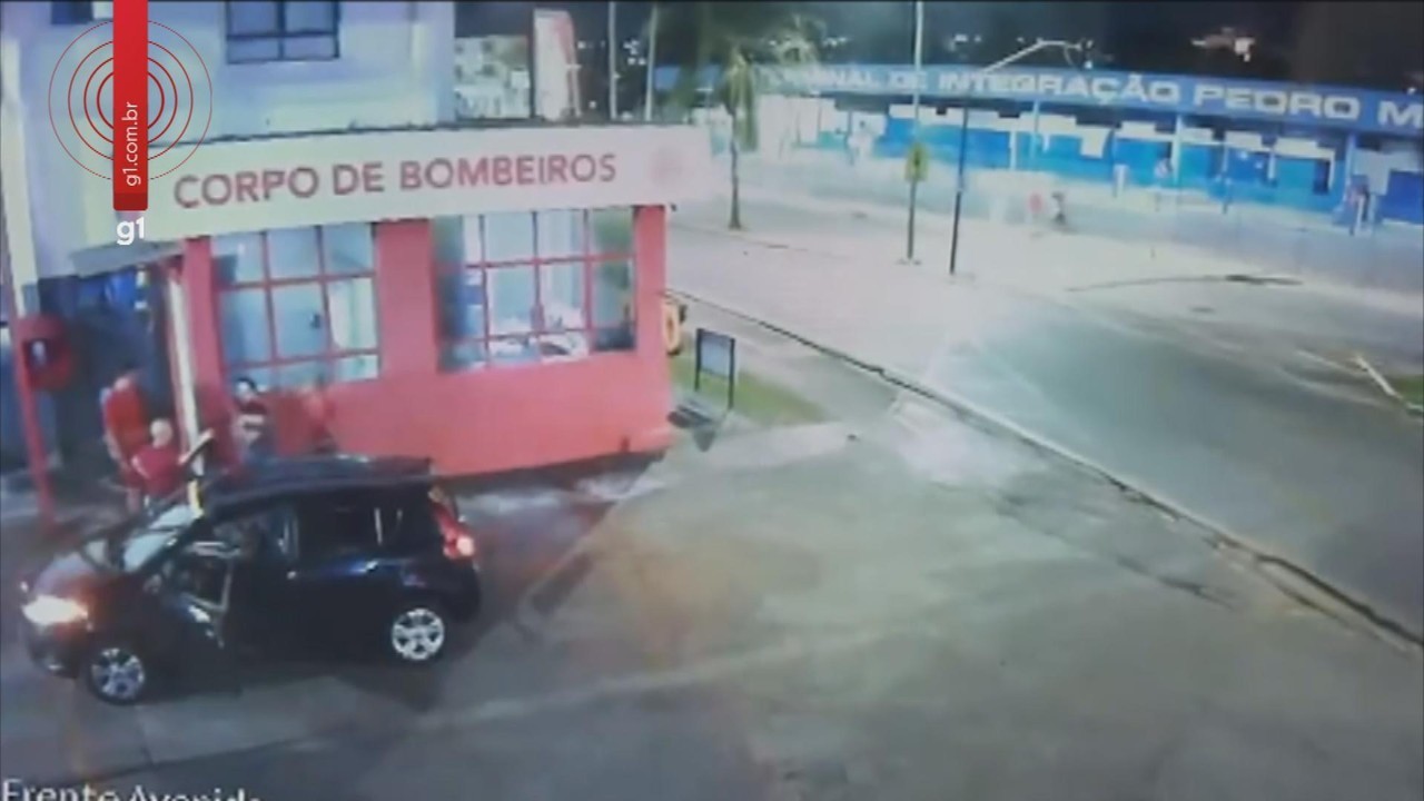 Bebê de 7 meses é salvo por bombeiro ao se engasgar | G1