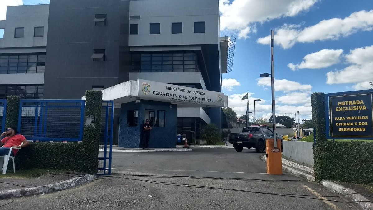 Entrada na Polícia Federal em Curitiba será controlada nesta segunda (9 ...