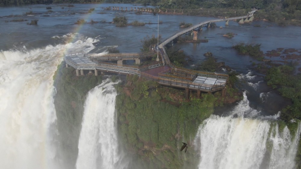 Passarela no lado argentino das Cataratas do Iguaçu é reaberta após ser ...