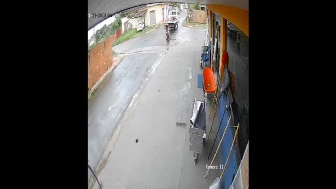 Adolescente morre após ser atropelada por caminhão-guincho em MT; veja vídeo | Mato Grosso | G1