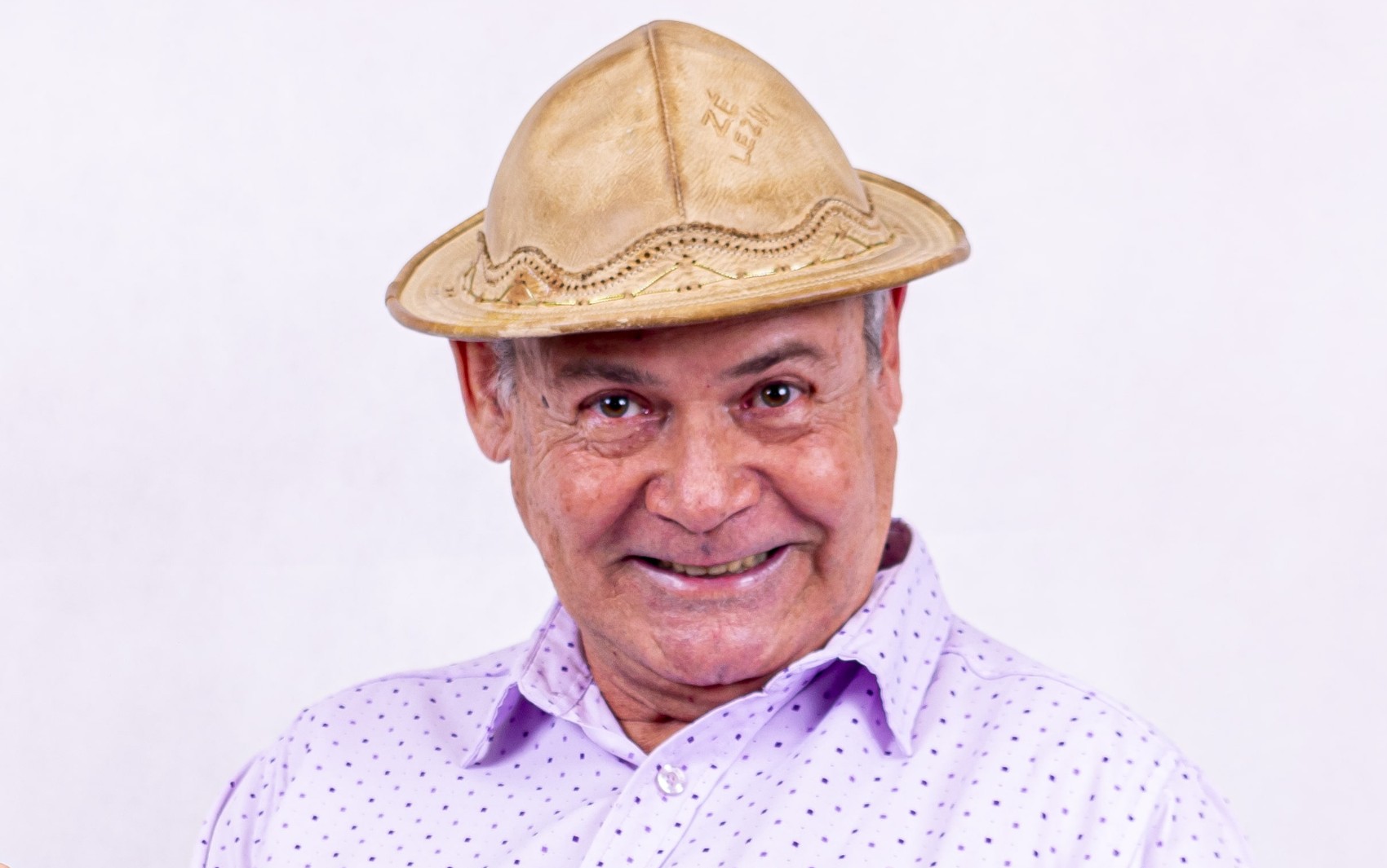 Humorista Zé Lezin comemora 40 anos de carreira com apresentações em ...