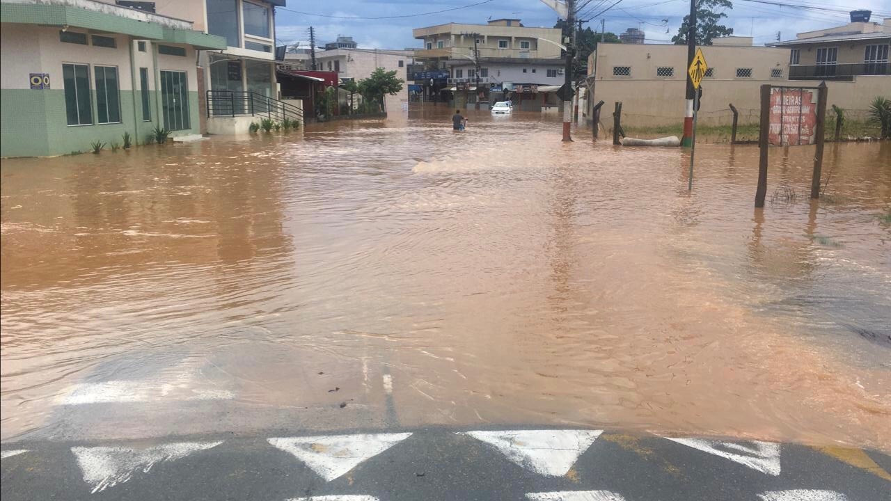 Chuva volta a alagar cidades, interditar vias e causar transtornos em ...