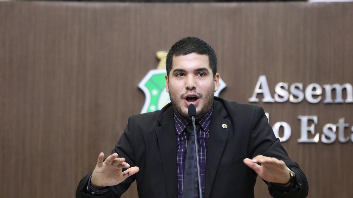 André Fernandes tem mandato suspenso por 30 dias na Assembleia ...