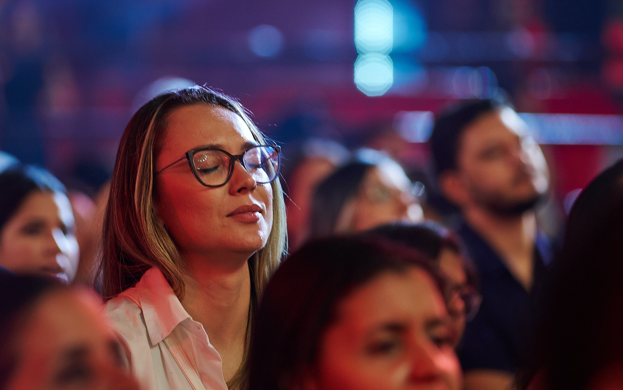 Deive Leonardo transforma atmosfera sertaneja de Barretos e emociona ...