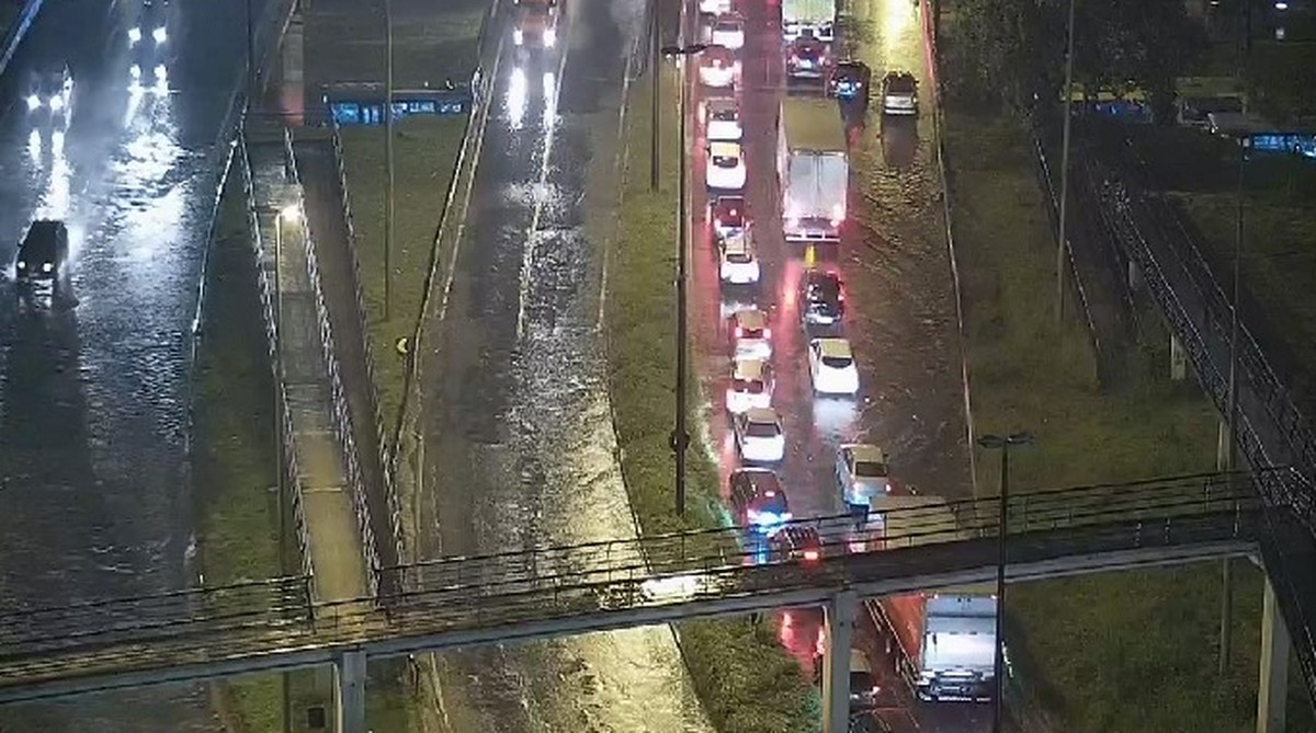 Chuva na noite desta terça no Rio causa transtornos e alagamentos | Rio ...