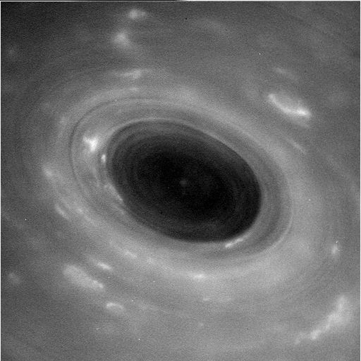 Nasa divulga imagens inéditas da atmosfera de Saturno feitas por sonda ...