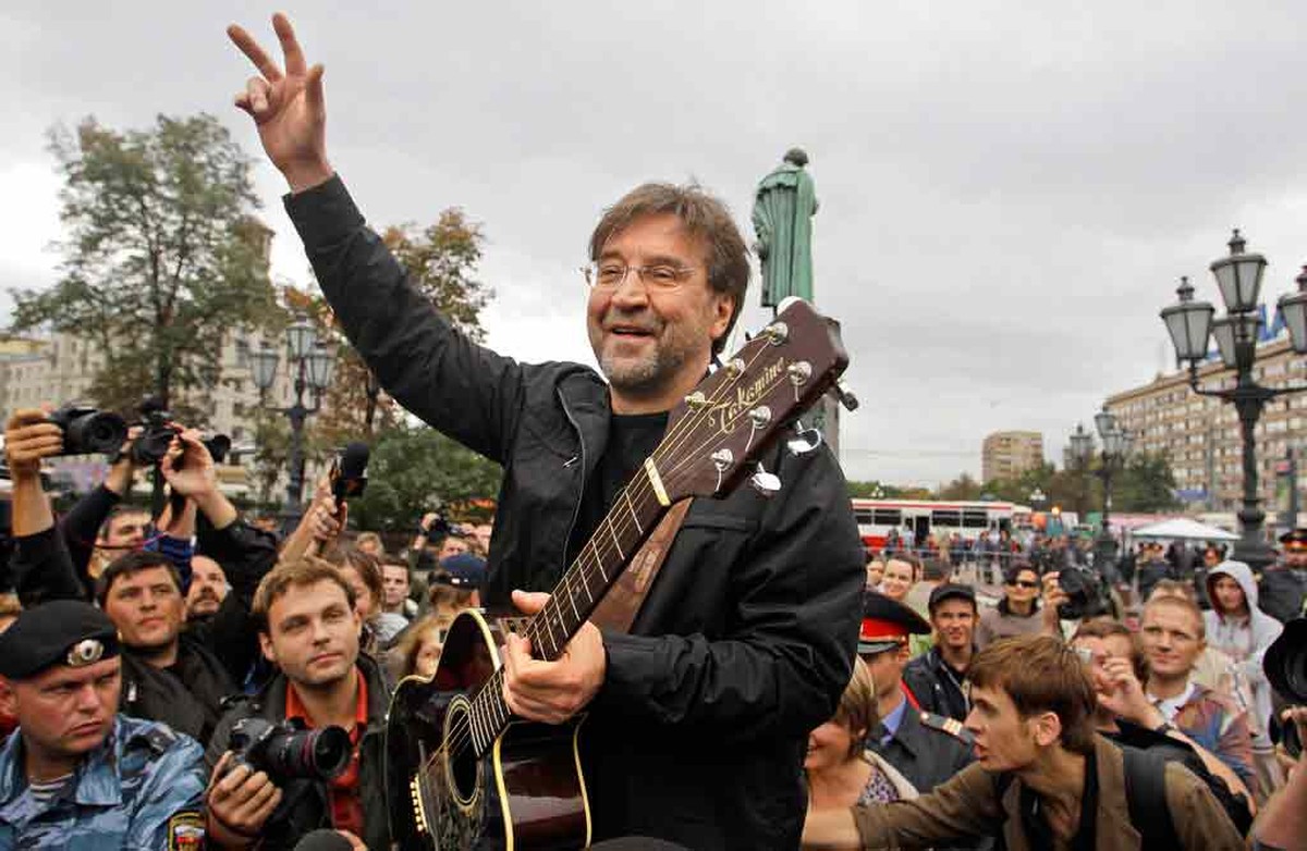 Yuri Shevchuk, ícone do rock russo, é multado por criticar presidente ...