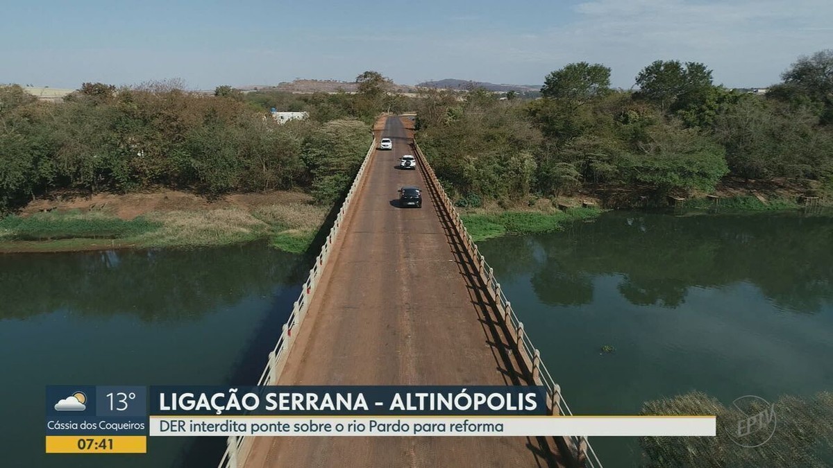 Ponte que liga Serrana a Altinópolis, SP, sobre o Rio Pardo é ...