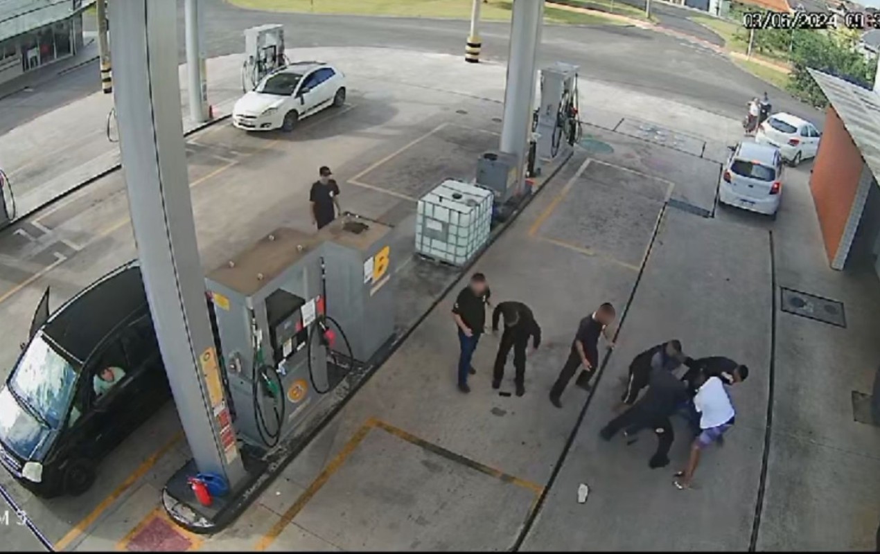 Homem Tenta Assaltar Posto Com Simulacro De Arma E é Agredido Por