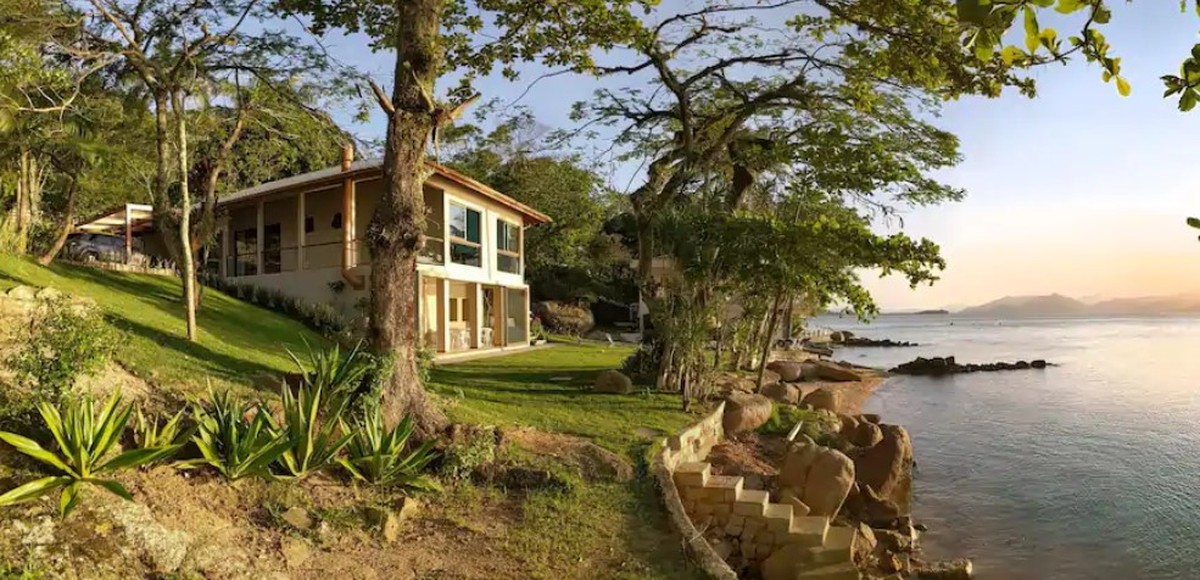 Casa com 'praia exclusiva' em SC está entre as melhores para viagens em ...