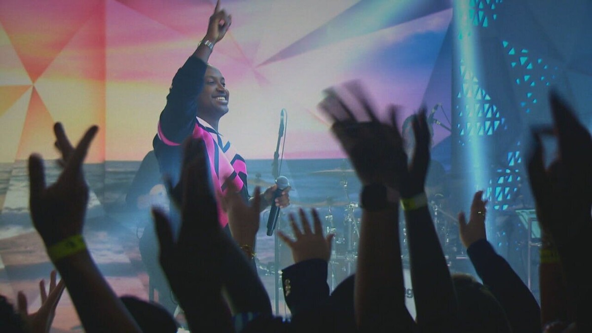 Thiaguinho comemora 20 anos de carreira e fala ao Fantástico sobre trajetória: 'Sou apaixonado ...