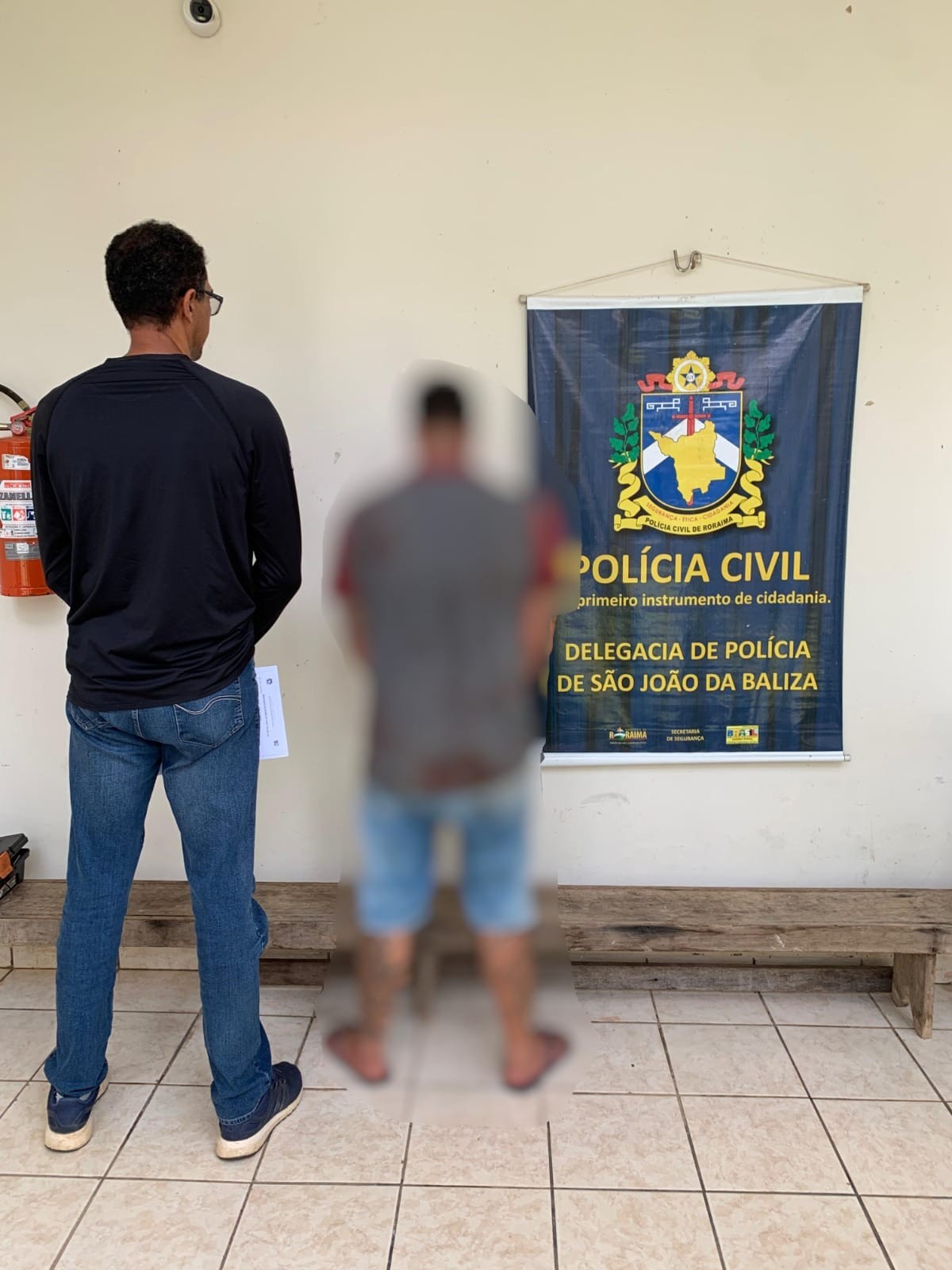 Suspeito De Esfaquear Esposa Nas Pernas E Braços Com Tesoura é Preso Em