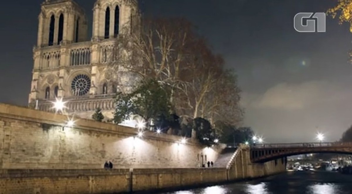 Catedral de Notre-Dame é símbolo de Paris e começou a ser construída em ...