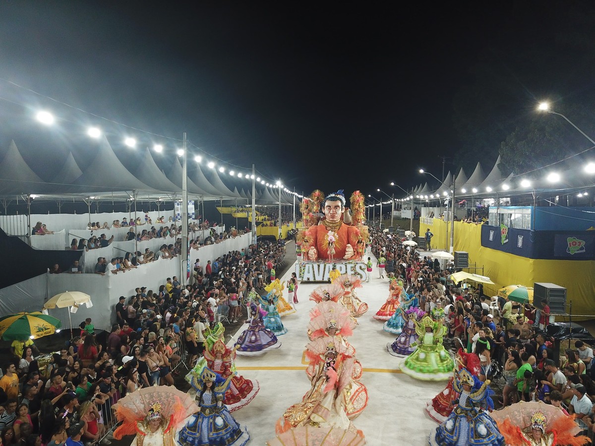 Escolas de samba animam carnaval no sambódromo de Bragança Paulista ...