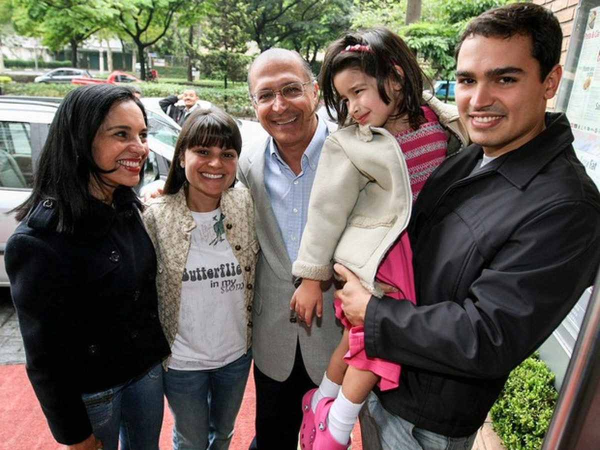 Polícia indicia 5 no caso da queda de helicóptero que matou filho de ...