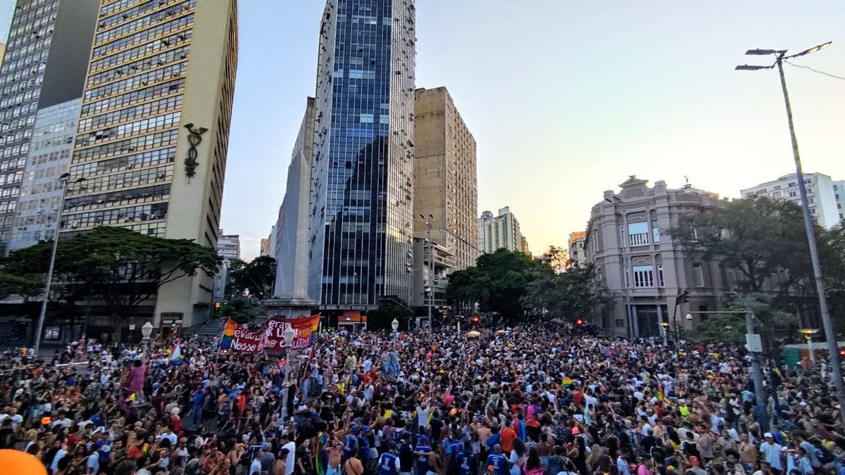 Retorno da Parada LGBTQIA+ arrasta 200 mil pessoas pelas ruas de Belo ...