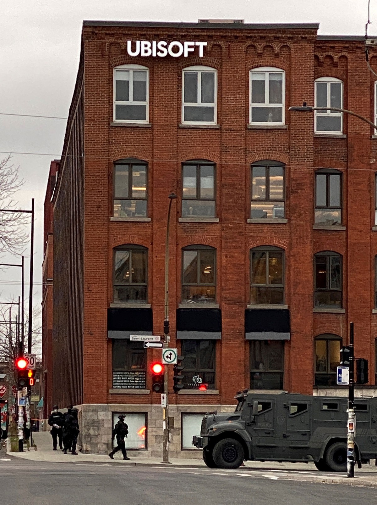 Polícia atende ocorrência em prédio da Ubisoft em Montreal, no Canadá ...